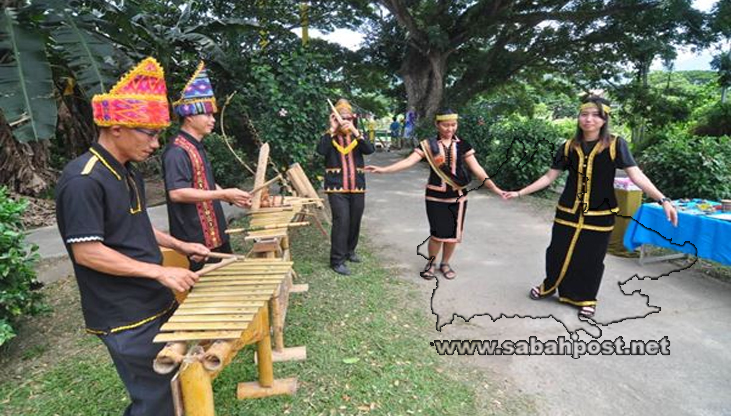 Pengunjung Jambatan Tamparuli Disambut Dengan Muzik, Tarian Etnik Dusun ...