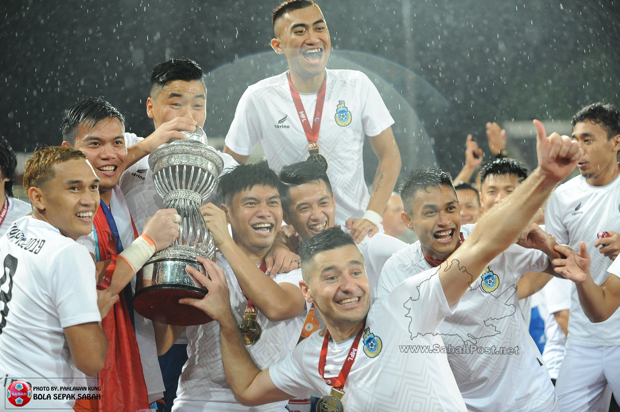 Skuad Tambadau Terima Anugerah Dari TYT - Sabah Post