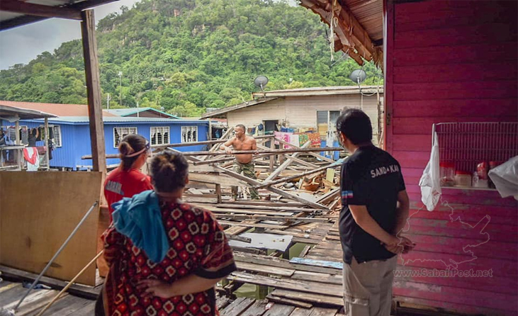 Rumah Roboh Akibat Angin Kencang Akan Dibaikpulih Oleh Pasukan P186 Sandakan - Sabah Post