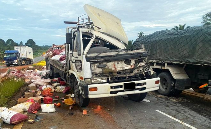 Pemandu Selamat, Lori Muatan Barang Makanan Remuk Teruk - Sabah Post