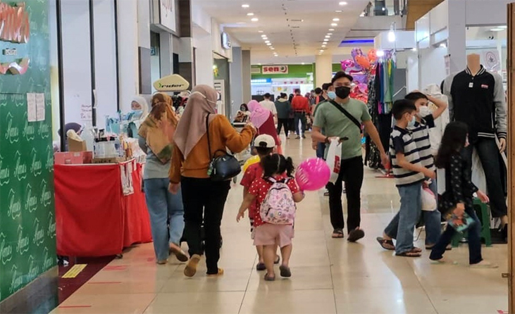 Patuh SOP Tetapi Dedah Anak Kecil Kepada Bahaya COVID-19 Di Pasar Raya ...