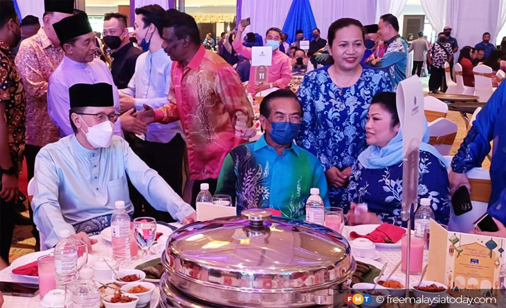 Lama ‘Menyepi’, Musa Aman Muncul Pada Majlis Aidilfitri BN Sabah ...