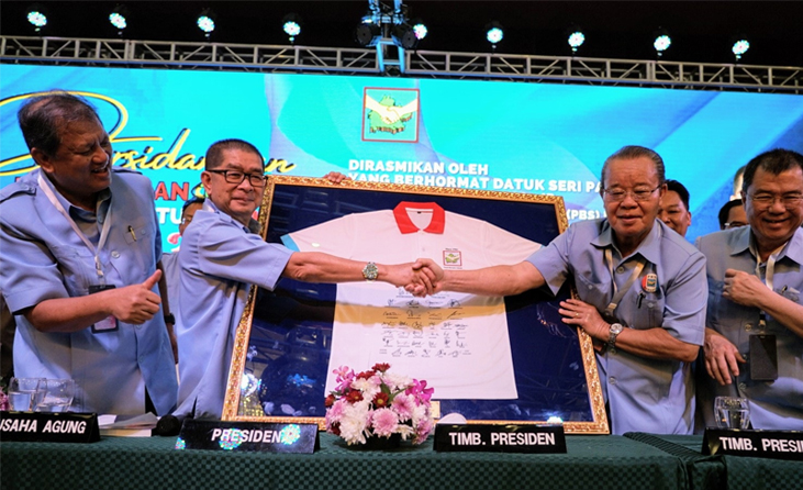 Ada Parti Dalam BN Beri Kad Pengenalan Kepada PATI Untuk Dapat Undi ...