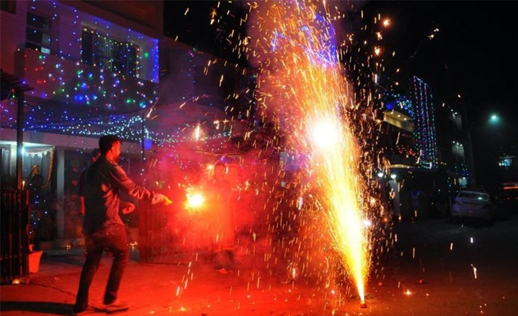 Main Mercun Selepas 12 Malam Boleh Dikenakan Tindakan, Kata Polis ...