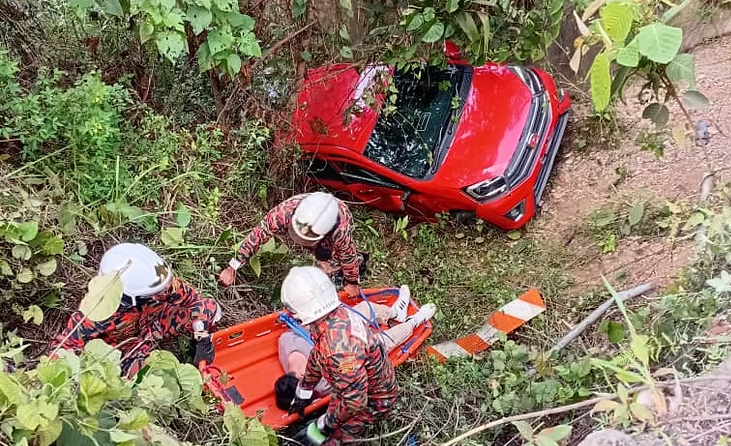 Satu Cedera, Kereta Terbabas Jatuh Gaung Di Jalan Ranau-Tambunan - Sabah Post