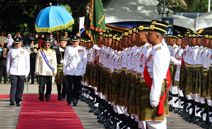80 Kontinjen Meriahkan Perbarisan Hari Jadi Rasmi Pertama Tun Musa Aman ...